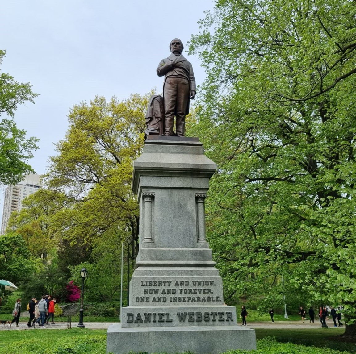 Estátua de Daniel Webster no Central Park de Nova York - VaConferir